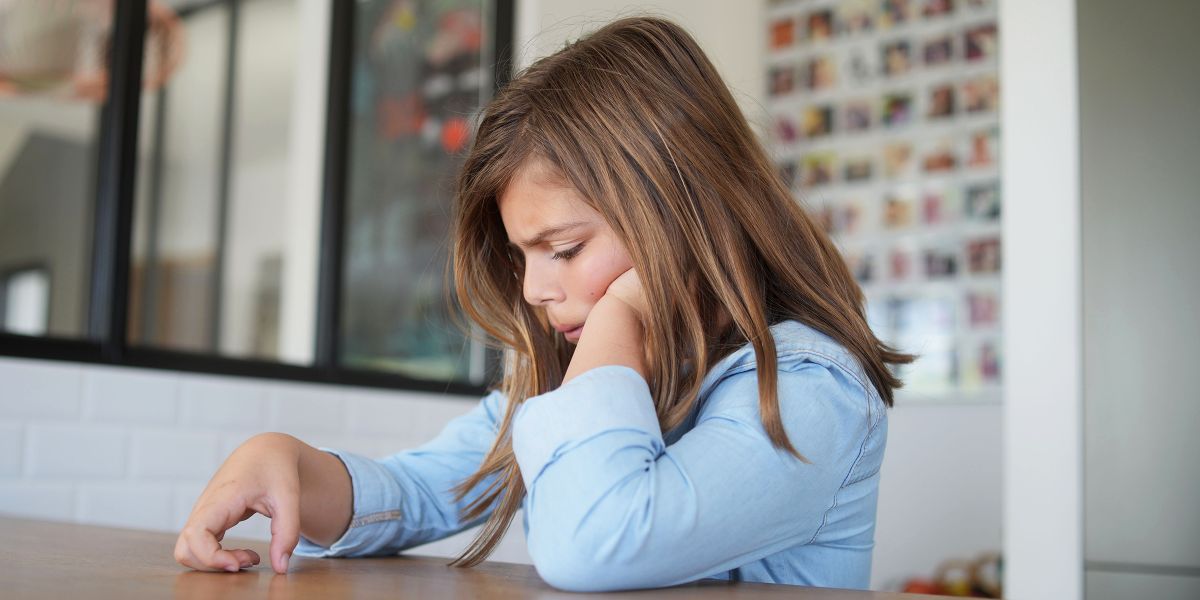 Meine Tochter nannte mich nicht mehr Mama – bis ich herausfand, dass sie hinter meinem Rücken ...