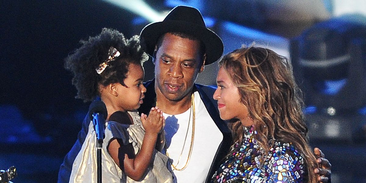 Jay-Z & Beyoncés Tochter Blue Ivy, 12, erscheint mit "viel Make-up" & "langen" Nägeln auf dem ...